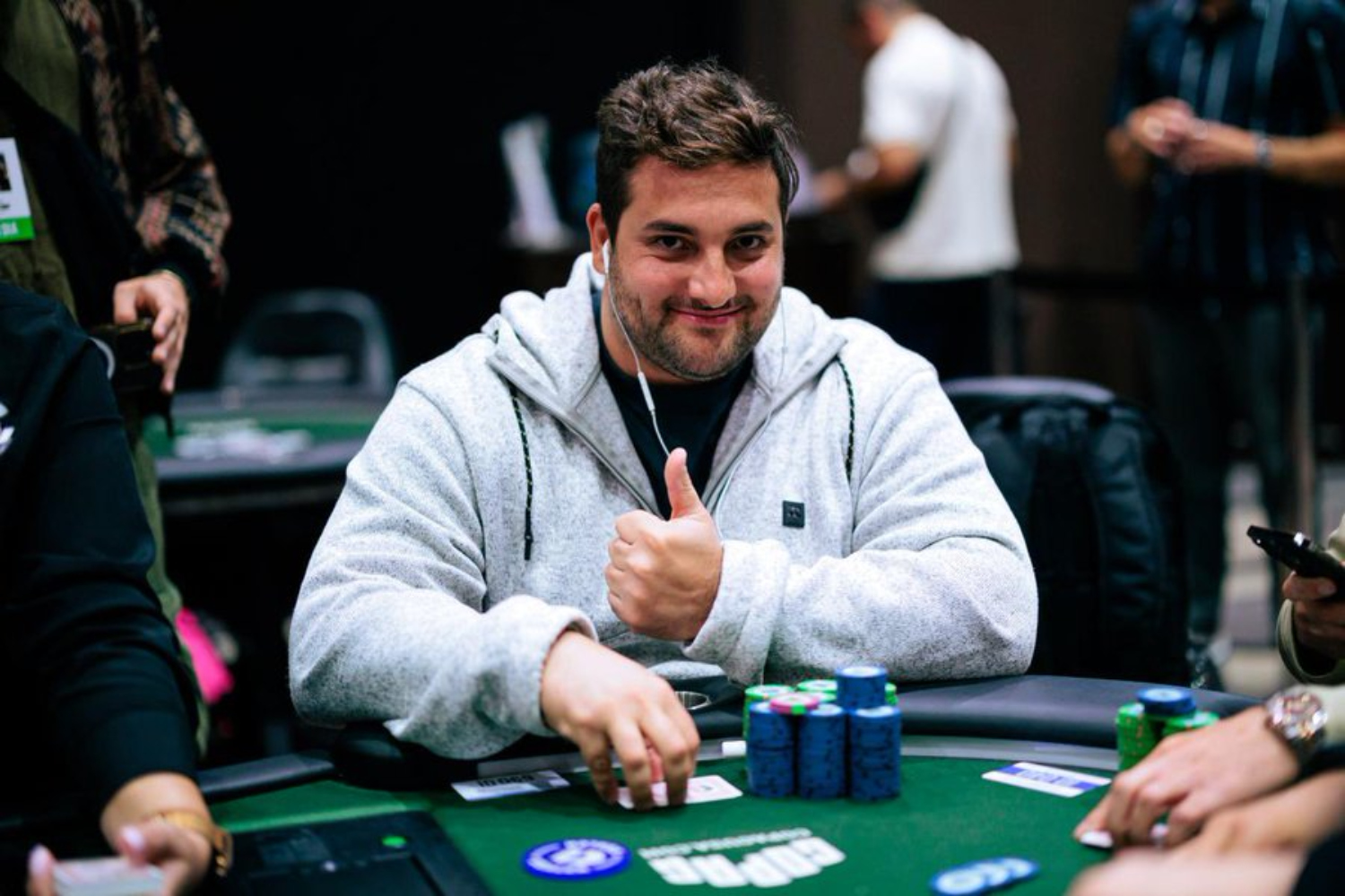 João Simão lidera 17 brasileiros no novo Battle of the Ages da WSOP